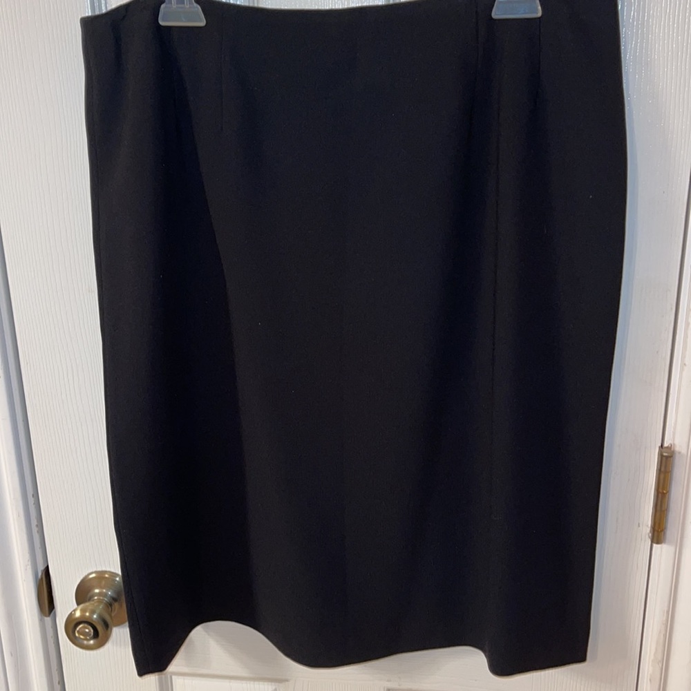 2 Pc Suit With Skirt. Nygard Collection. Black - Gem